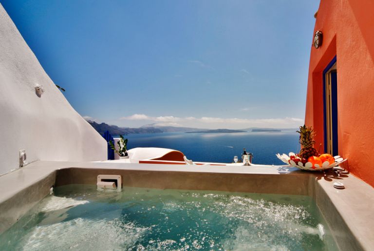 Luxury Chroma Suites | Oia Luxury Suites