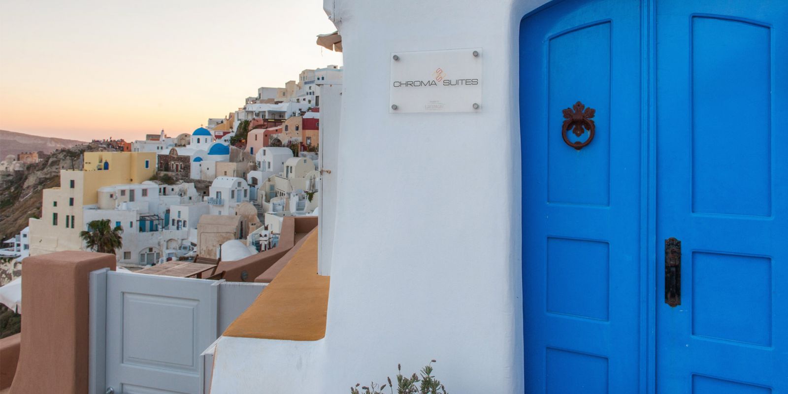 Luxury Chroma Suites | Oia Luxury Suites